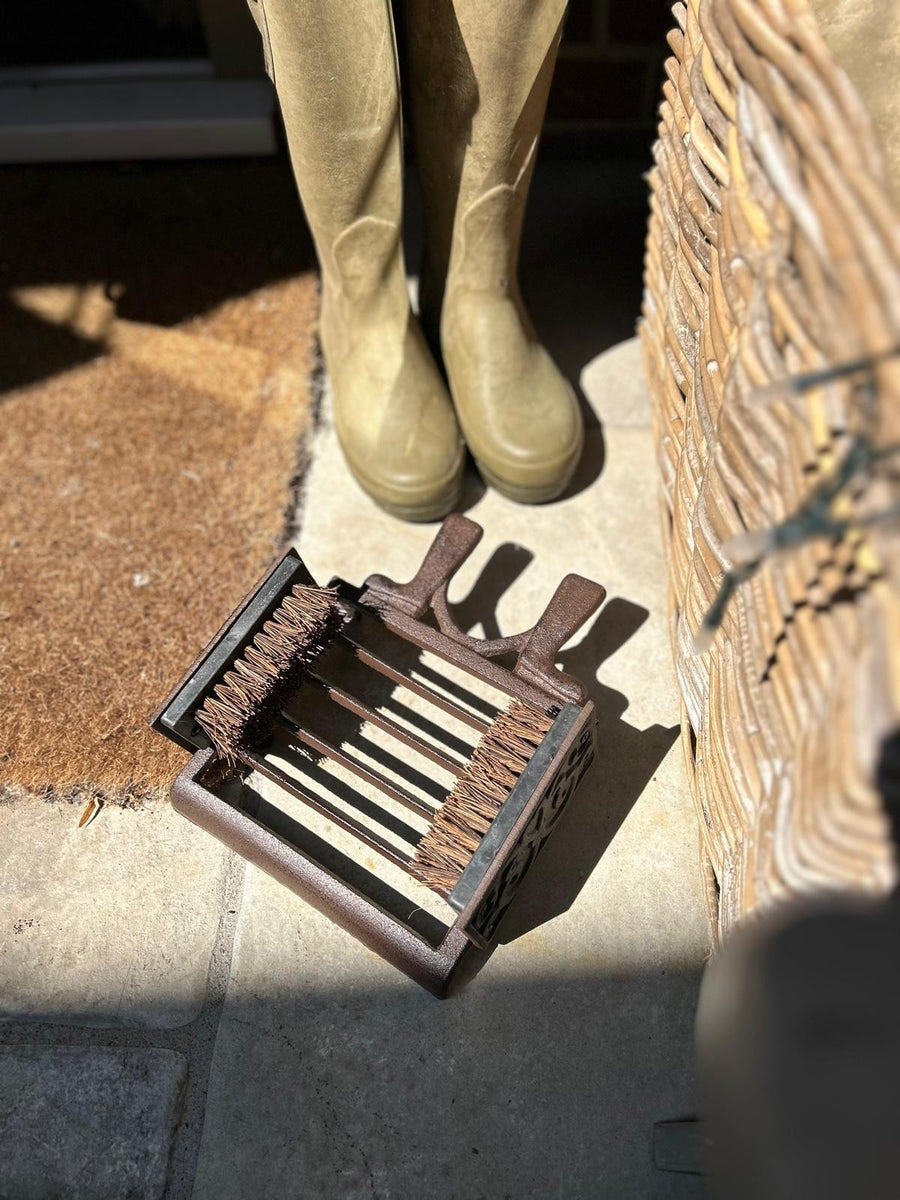 Cast Iron Boot Jack & Scraper Brush Shoe Welly Boot Cleaner Classic Ga ...